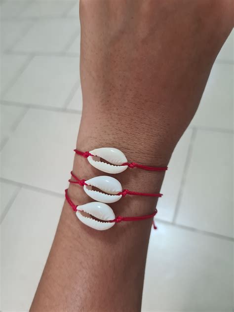 ข้อมือ เปลือกหอย ราคาส่ง 50 เส้นขึ้นไป เส้นละ 13 บาท 100 เส้นขึ้นไป เส้นละ 10 บาท ราคาปลีก 25