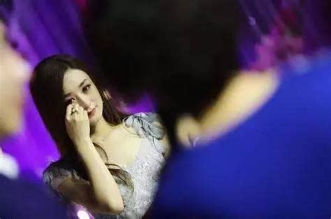 趙麗穎參加親弟弟婚禮，完全比過新娘美上天，家庭背景大起底 每日頭條