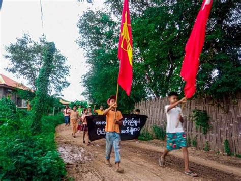 လက်ပံတောင်းတောင်ဒေသ ပြည်သူများက ဖက်ဆစ် စစ်တပ် တော်လှန်ရေး ချီတက် ဆန္ဒပြ Khit Thit Media