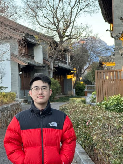 Yicong Tan 谭逸骢