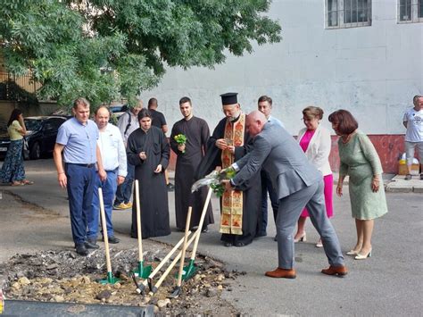 Първа копка на строителството на нова сграда за училищно образование и физкултурен салон