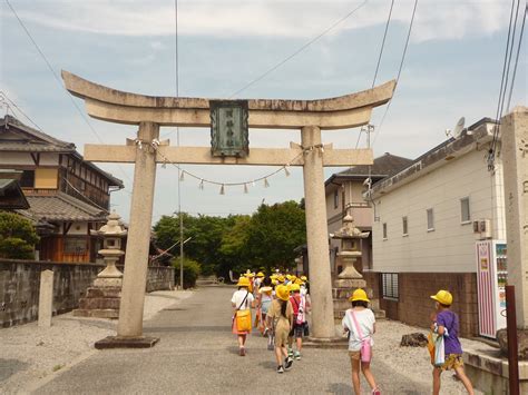 6月16日 2年生 町たんけんの様子愛荘町