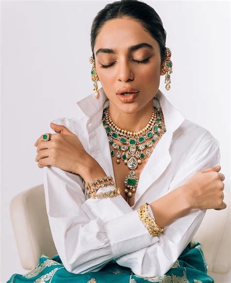 Pin By Jasmine On Jas Indian Photoshoot Models Photoshoot Jewelry Photoshoot