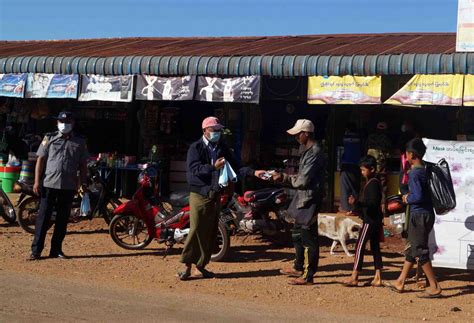 ကိုဗစ် ၁၉ ရောဂါကြိုတင်ကာကွယ်ရေး နှာခေါင်းစည်းများ အခမဲ့ဖြန့်ဝေ Information And Public