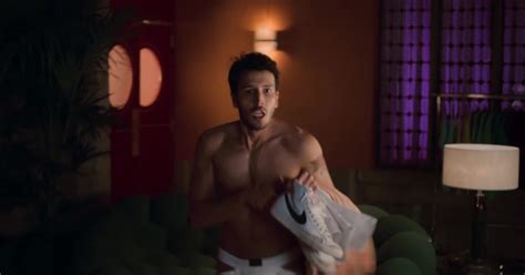 ausCAPS Sebastián Yatra nude in Érase una vez pero ya no 1 04 I m Going to Survive