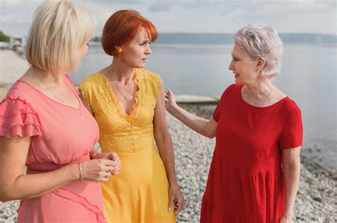 Elegante Reife Frauen Im Freien Kostenlose Foto