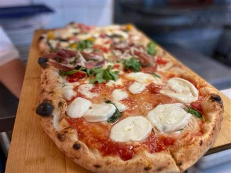 Nice Avis Aux Gourmands Ici On Vous Propose Des Pizzas Au Mètre