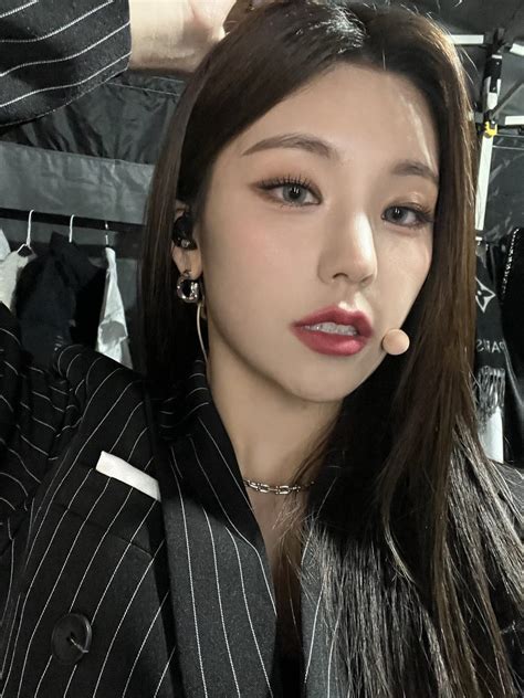 Itzy Yeji R Korean Hotties
