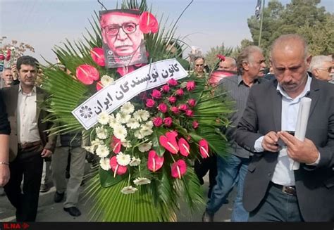 خاکسپاری علی‌اشرف درویشیان با نوای مرغ سحر میدان