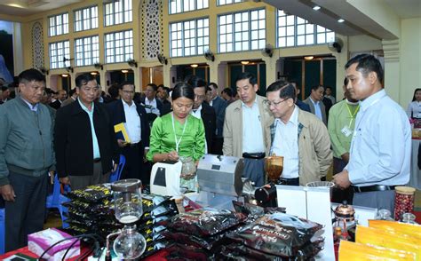 နိုင်ငံတော်စီမံအုပ်ချုပ်ရေးကောင်စီဥက္ကဋ္ဌ နိုင်ငံတော်ဝန်ကြီးချုပ် ဗိုလ်ချုပ်မှူးကြီး မင်းအောင်လ