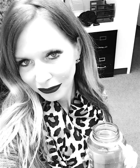 Gorgeous Redhead Milf Babe Lisa Marie Photo 19 79