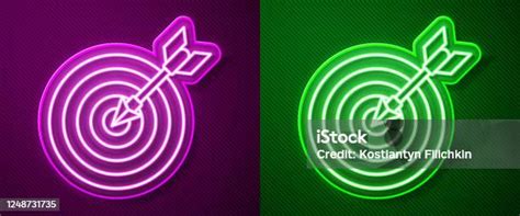 보라색과 녹색 배경에 격리 화살표 아이콘과 빛나는 네온 라인 대상 다트 보드 기호 양궁 보드 아이콘 다트보드 기호 비즈니스 목표 개념 벡터 일러스트레이션 개념에 대한 스톡