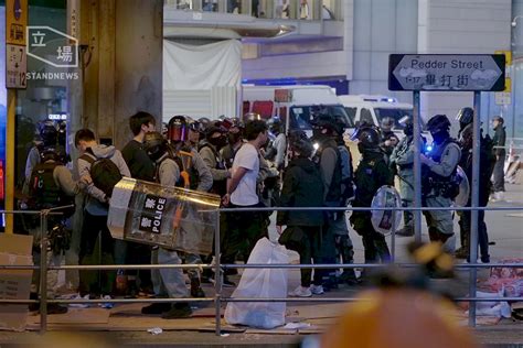 港人中環集會遭驅散 有港警遭毆流血 新聞 Rti 中央廣播電臺