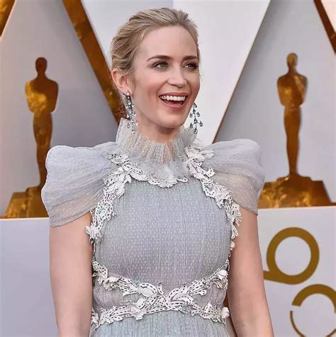 Emily Blunt Hairstyles And Outfit Ideas Pretty Designs