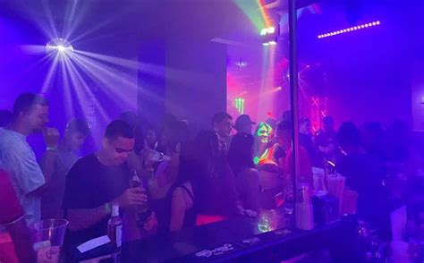 Manuel Antonio Nightlife Dance Drink And Enjoy Live Music