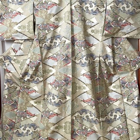 0349 ビンテージ着物古典柄 紬緑着物 小紋レトロな着物 未使用品かも きものママ Minne 国内最大級のハンドメイド