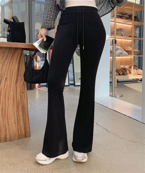 디엘리 하이웨스트 밴딩 부츠컷 트레이닝 팬츠 러브썸원