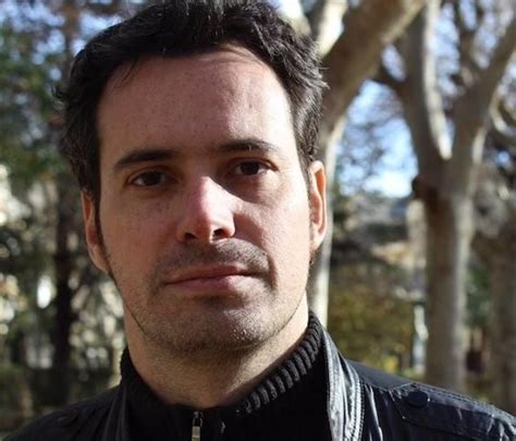 La Novela Dos Olas De Daniel Pelegrín Es Elegida Como Libro Murciano Del Año 2013