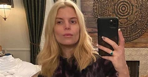 Jessica Simpson Unrecognisable After Seven Stone Weight Loss As She Tries On Skinny Jeans