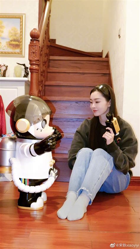 Ntrwang On Twitter 宋轶 白袜 但白袜脚看不太清楚 🤨 Tmmjs9tv01 Twitter