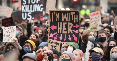 영국 길거리서 여성에 음담 패설 땐 징역 2년캣콜링 처벌 강화
