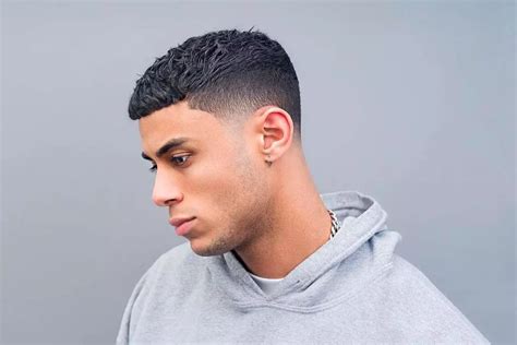 21 Stylish College Hairstyles For Men That Want To Impress