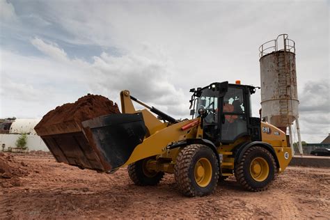 Kompaktný Nakladač Cat® 906 Zeppelin Sk