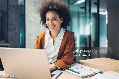 Black Woman Computer Programmer Photos And Premium High Res Pictures
