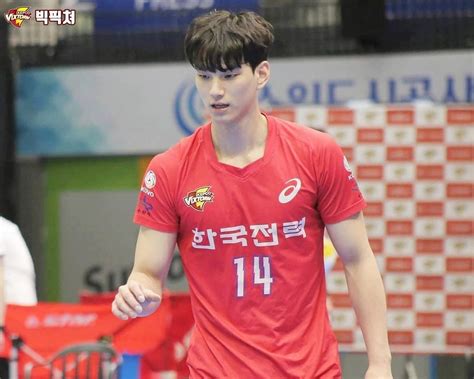 더쿠 요즘 신예선수중 국내외 인기많다는 남자 배구국가대표 선수
