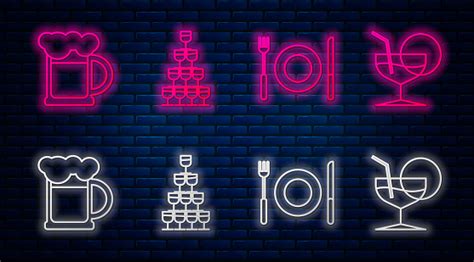 세트 라인 와인 안경 피라미드 타워 플레이트 포크와 칼 나무 맥주 머그잔과 마티니 유리에 쌓여 벽돌 벽에 빛나는 네온 아이콘입니다 벡터 0명에 대한 스톡 벡터 아트 및 기타