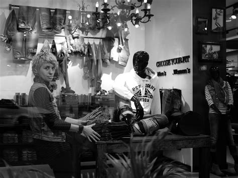 무료 이미지 검정색과 흰색 화이트 사진술 군중 전자 서적 훈련 검은 단색화 가로 사진 플리커 도마 비디오 올림포스 산 Omd 후지 라이카