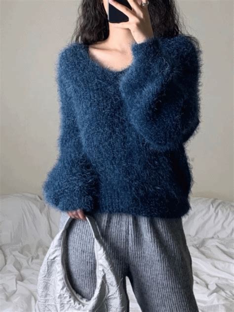 루즈핏 브이넥 플러피 니트 6col 에이블리