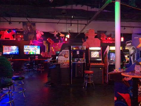 This Retro Video Game Bar In Florida Will Transport You Straight To The S