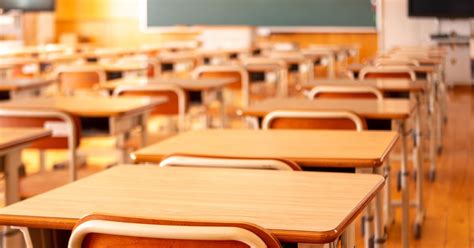 भीषण गर्मी में स्कूलों का बदला जाए समय एमएलसी Updatemarts Primary