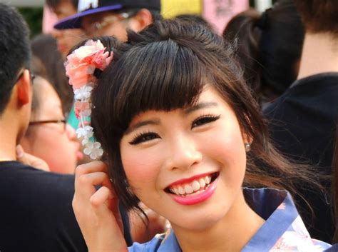 배경 화면 사람들 모델 웃고있는 머리 일본어 캐나다 사람 피부 소녀 아름다움 미소 눈 레이디 복장 아름다운 여인 명 헤어 스타일 예쁜 여자