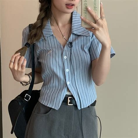 긱시크 스카이 스트라이프 크롭 반팔 셔츠 에이블리