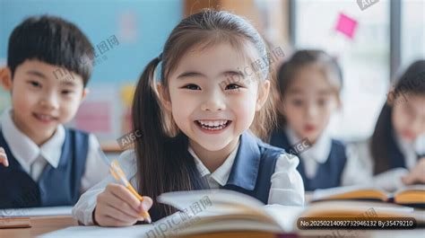 Ai创作图私立学校幼教 儿童教育培训 小学教育培训 小学英语班 学校教育行业 少儿英语兴趣班 教育行业香 教育行业升级 中小学个性化辅导 中小学补习班 儿童英语学习班 儿童教育业 少儿幼儿启蒙