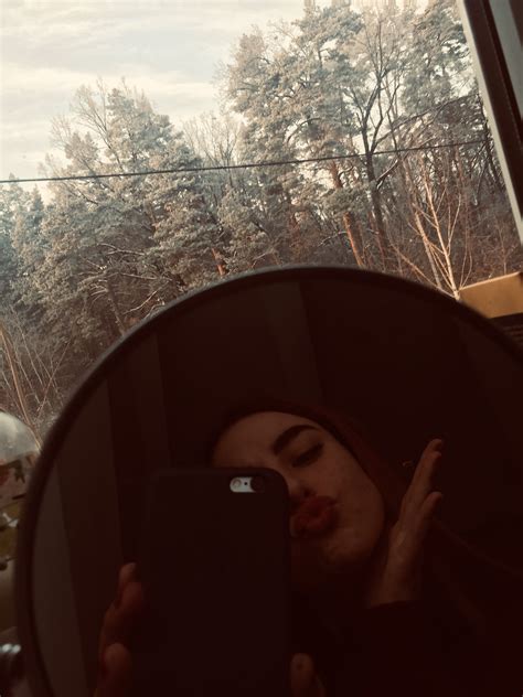 Девушка в зеркале