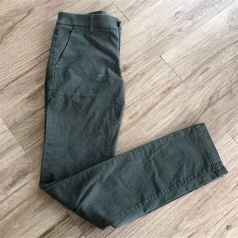 Smaira B22 กางเกง Uniqlo สีเขียวขี้ม้า สีจริงสวยมาก