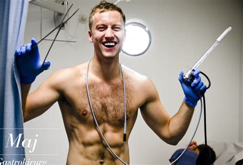 Kastar Kläderna Igen Ergo