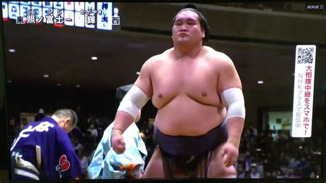 Комүсүби Тэрүнофүжи Г Ган Эрдэнэ 3 бөхийн хамт башёг тэргүүлж байна Mn