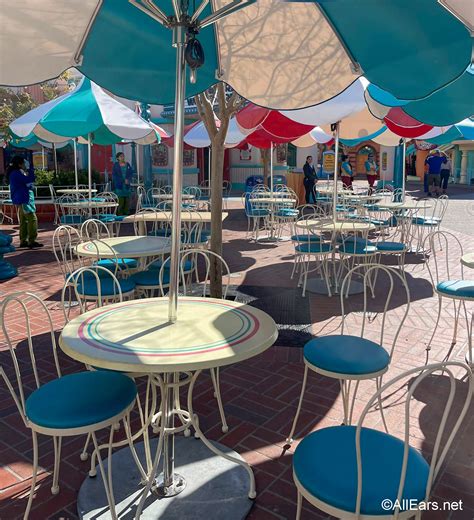Exterior Pictures Of Cafe Daisy In Disneyland Resort Allears Net