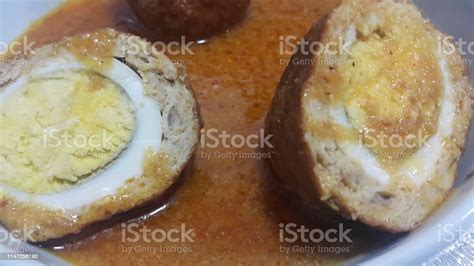 조리 된 계란으로 접시에 제공 되는 집에서 만든 고기 공 또는 고기 Kofta 카레의 평면도 가람 마살라에 대한 스톡 사진 및 기타 이미지 Istock