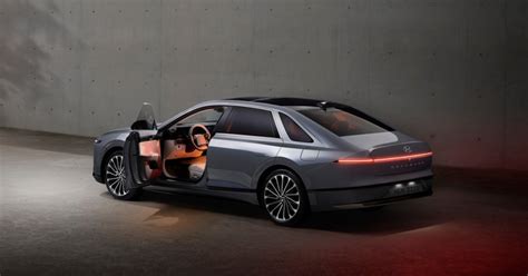 ‘각그랜저 향수 저격한 그랜저 7세대···g80보다 길어졌다