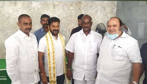 సీఎం రేవంత్ రెడ్డిని కలిసిన జిల్లా నేతలు Latest Telugu News