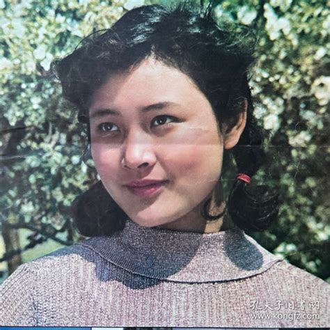 1 著名电影演员陈冲。2王心刚成长简历及主演的《海鹰》《红色娘子军》《野火春风斗古城》《伤逝》《知音》等剧照3银苑新花沈丹萍等彩页4 八十年代的北京电影学院包括《樱》《沙鸥》剧照，包括15幅分