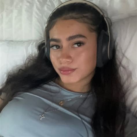 Gabriella Aparicio • Threads Say More