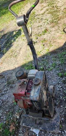Plate Compactor 8hp Briggs And Stratton Engine Runs But Needs Bolts In