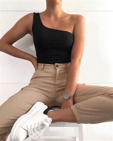 Модні моделі топів для розкішних образів на літо 2022 Ua