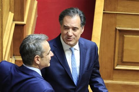 ΑΙΧΜΑΛΩΤΟΙ ΤΗΣ ΚΥΒΕΡΝΗΣΗΣ ΚΑΙ ΤΗΣ ΑΚΡΙΒΕΙΑΣ ΔΟΥΛΟΙ ΤΟΥ ΜΗΤΣΟΤΑΚΗ ΟΙ ΕΡΓΑΖΟΜΕΝΟΙ ΦΕΡΝΟΥΝ